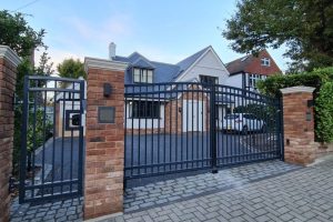 The Evolution of Automatic Gates: A Brief History - Perimeter Automation